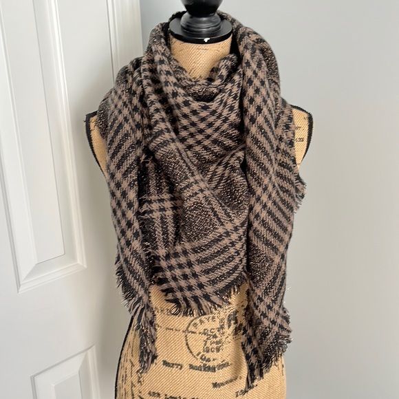 David and Young | Accessories | David And Young Triangle Scarf | Poshmark